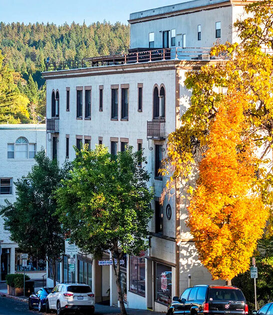 charming town california life ftr