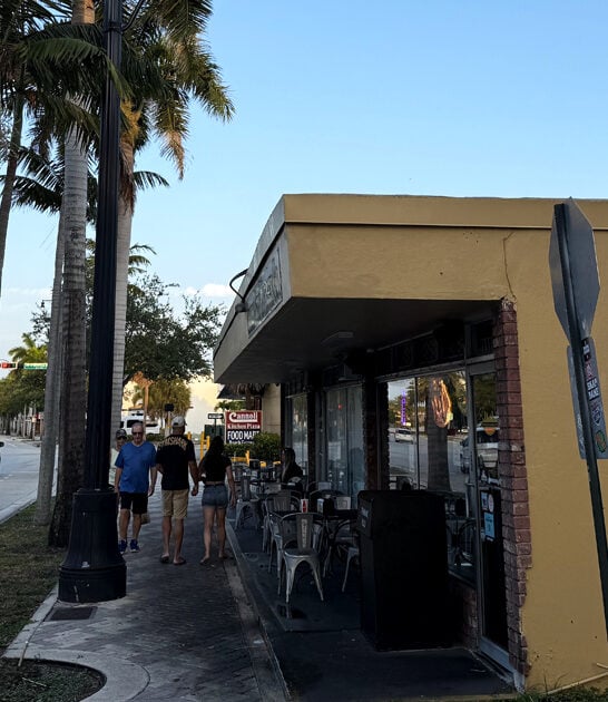 cozy burger joint florida ftr