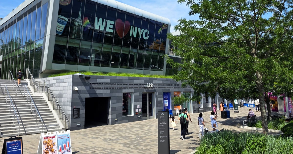 8 Enormous Outlet Malls In New York That Are Simply Too Good To Pass Up
