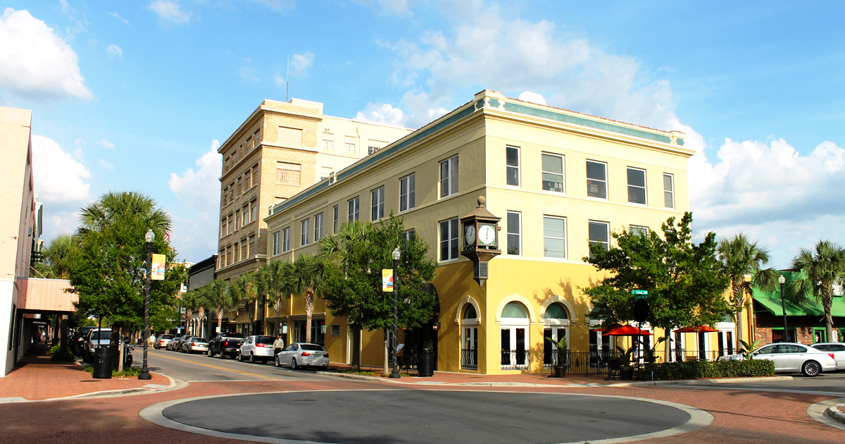 The Gorgeous Town In Florida That’s Made For Stress-Free Weekend Drives