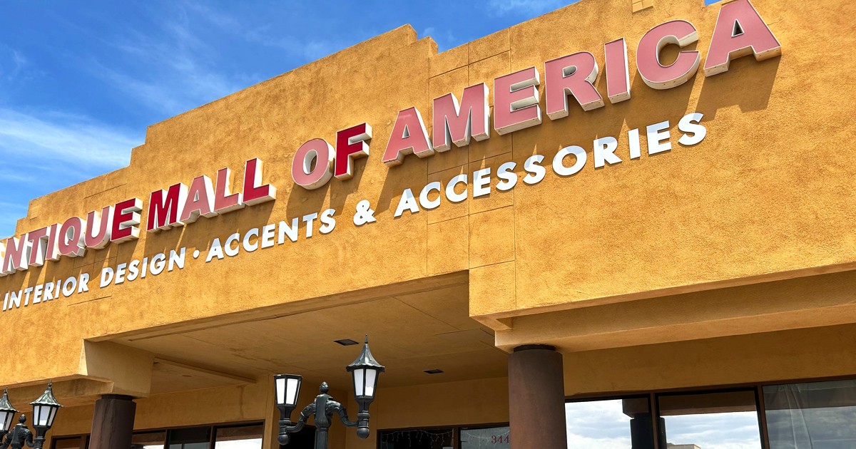 The Gigantic Vintage Mall In Nevada Where $40 Fills Your Backseat With ...