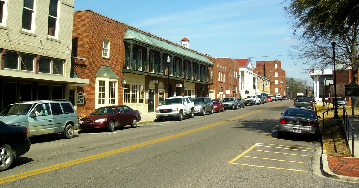 10 Peaceful Towns In Alabama Where You Can Live Comfortably Without ...