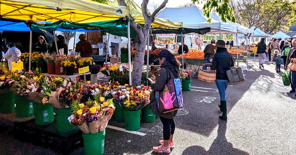 10 Massive Farmers Markets In California That Are Too Good To Pass Up