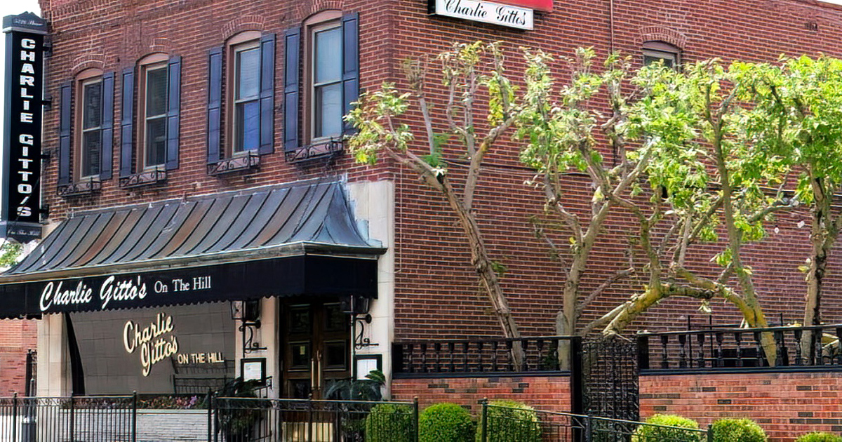 The Best Cannolis In Missouri Are Hiding Inside This Unassuming Restaurant