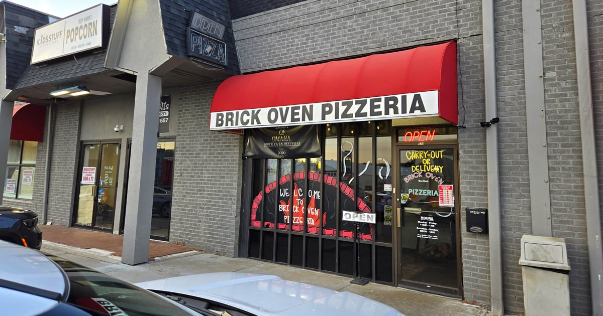 10 No-Frills Restaurants In Nebraska That'll Serve You The Best Pizza ...