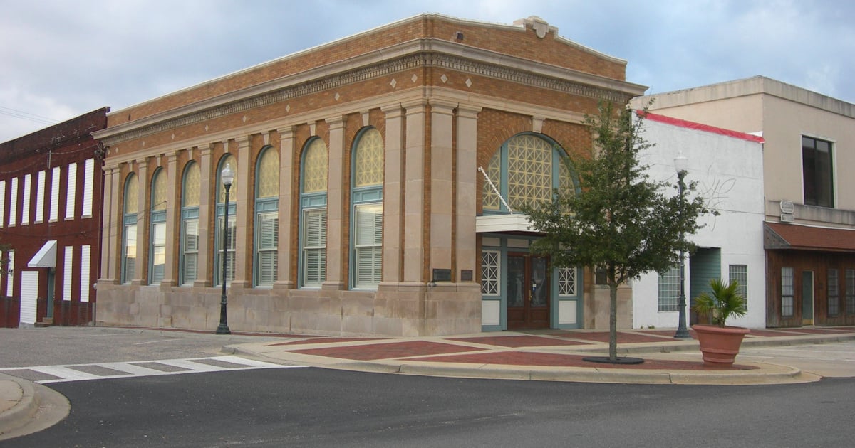 The Peaceful Town In Alabama Where Retirees Say Social Security Is More ...