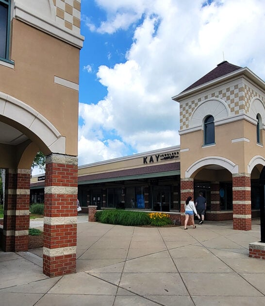 pennsylvania expansive outlet mall ftr