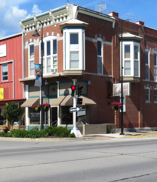 quaint towns wondrous iowa ftr