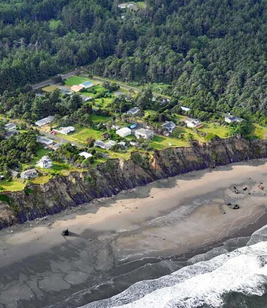 relaxing beach town oregon ftr