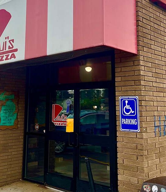 restaurant good pizza michigan ftr