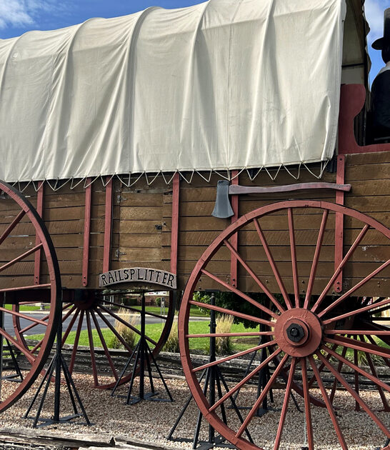 roadside attraction illinois enormous ftr