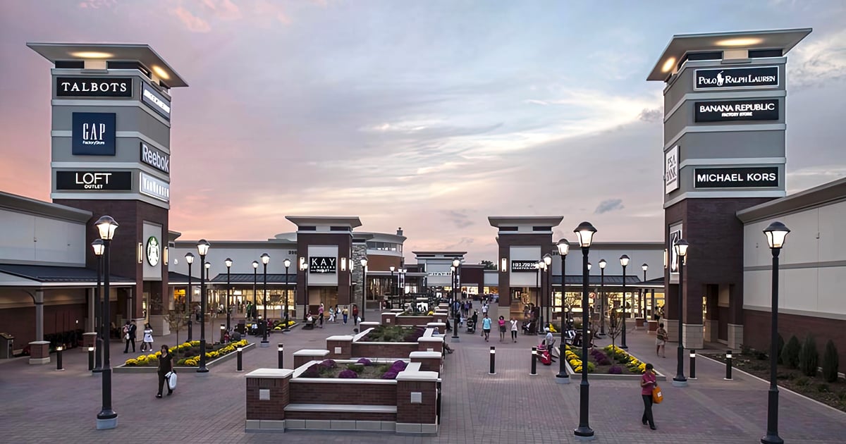 This Massive Outlet Mall In Minnesota Has Insanely Good Deals You Won't ...