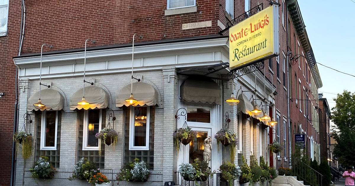 This Iconic Restaurant In Pennsylvania Serves Up The Best Fried ...