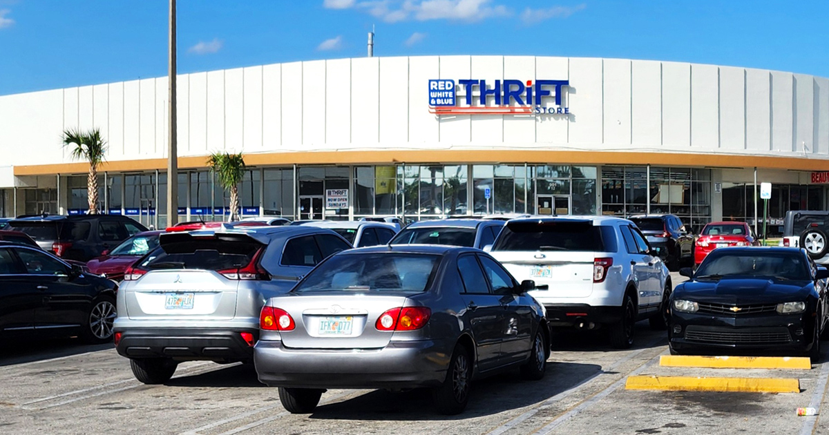 The Enormous Thrift Store In Florida Where You Can Build A New Wardrobe ...