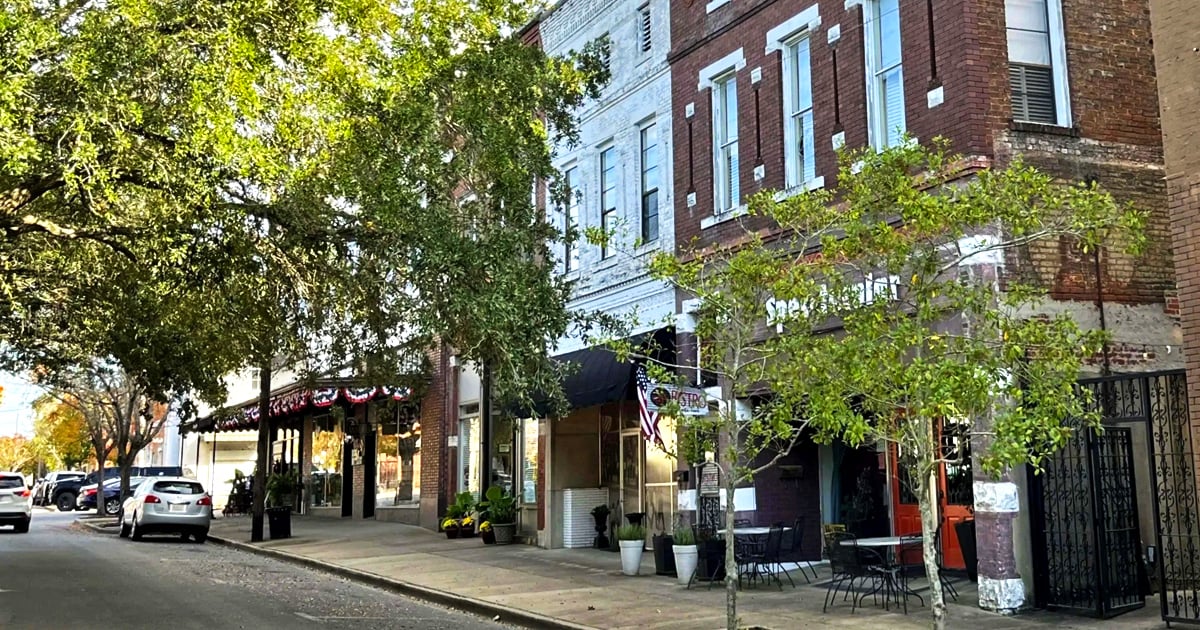 This Underrated Tiny Town In Alabama Where You Can Still Live Large In ...