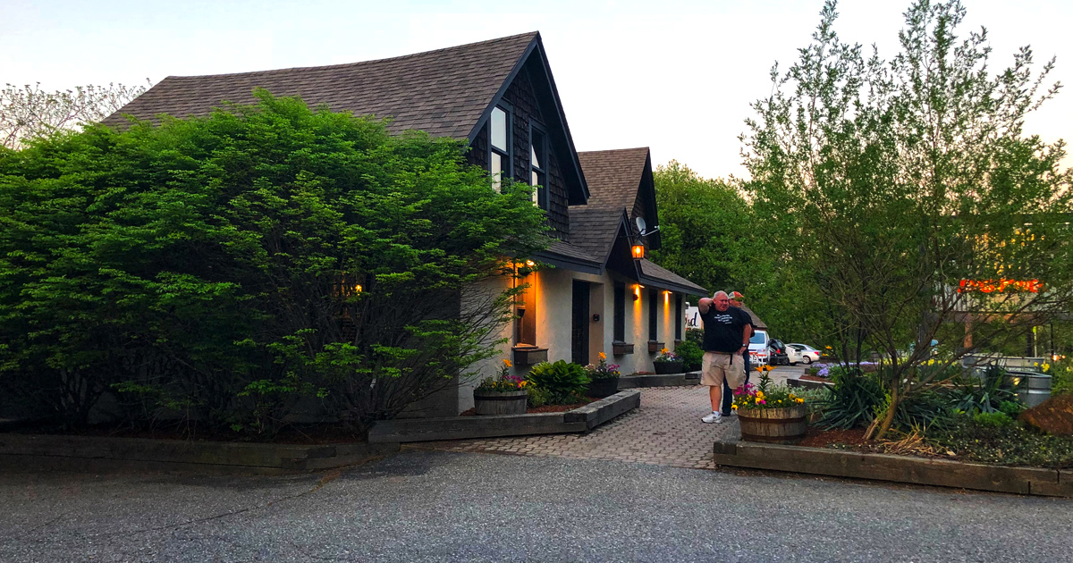 This Charming BBQ Joint In Vermont Has Smoked Chicken That's Absolutely ...