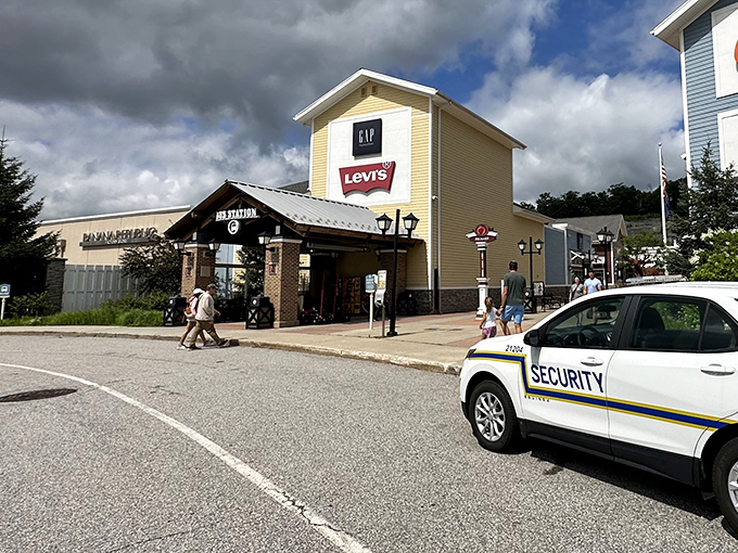 New England charm meets retail therapy &ndash; the village-style layout of Merrimack Premium Outlets creates an atmosphere that's as inviting as the deals inside.