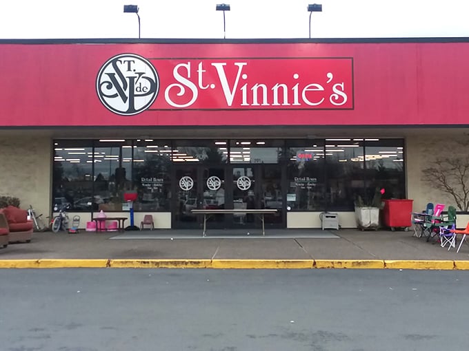 Morning at St. Vinnie's: Where the early bird catches the mid-century modern worm and possibly that perfect vintage lamp.