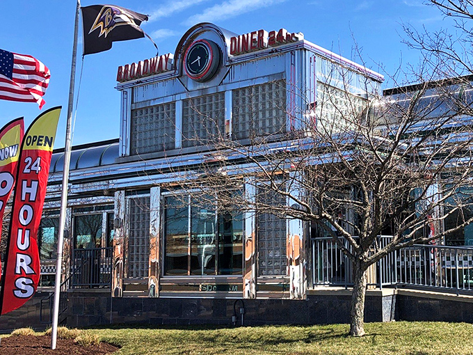 That gleaming stainless steel exterior isn't just eye-catching&mdash;it's a time machine disguised as a diner. Classic Americana at its finest!