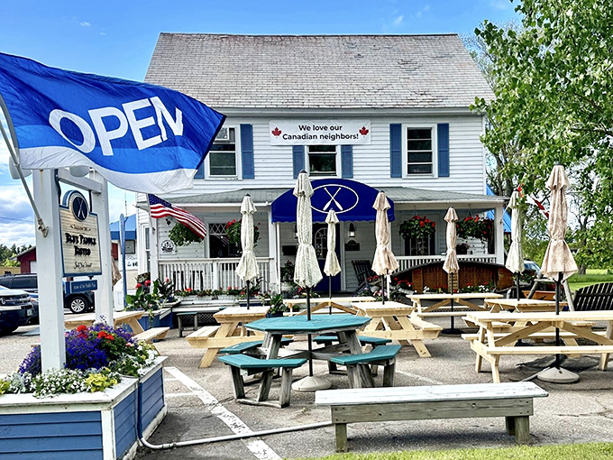 "We love our Canadian neighbors" proclaims the sign, and with outdoor seating this inviting, you'll want to be neighbors with this place too.