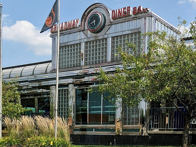 That gleaming stainless steel exterior isn't just eye-catching&mdash;it's a time machine disguised as a diner. Classic Americana at its finest!