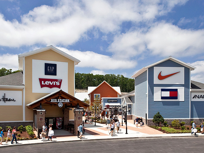 New England charm meets retail therapy &ndash; the village-style layout of Merrimack Premium Outlets creates an atmosphere that's as inviting as the deals inside.