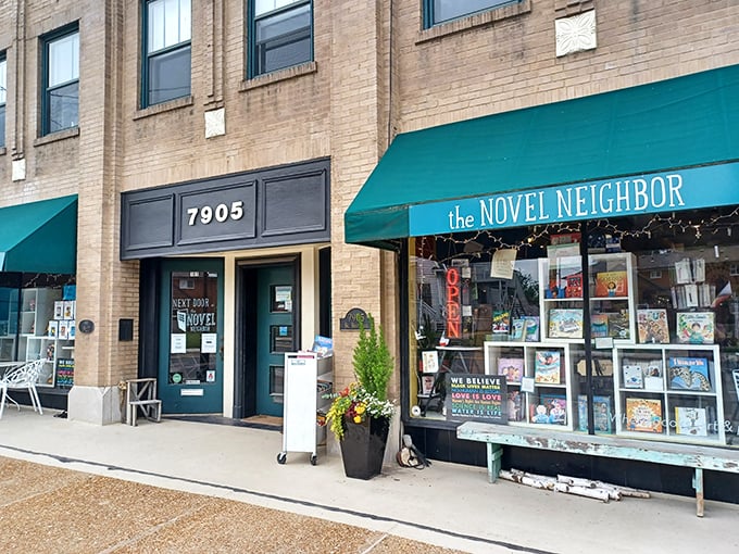 The teal awning beckons like a literary lighthouse on this brick building in Webster Groves. Books and benches: a perfect sidewalk combination.