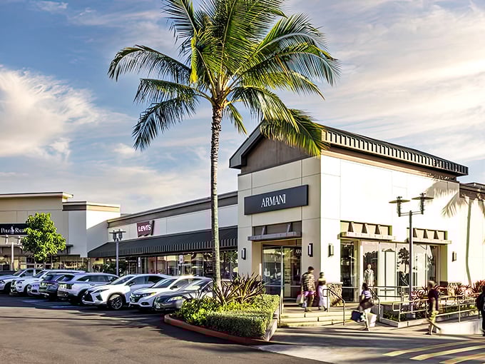 Palm trees swaying over designer deals&mdash;only in Hawaii can bargain hunting feel like a vacation activity.