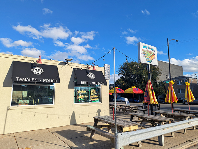 Bob-O's exterior doesn't need fancy architecture to announce its purpose&mdash;those colorful umbrellas and straightforward awnings are Chicago's equivalent of a Michelin star.