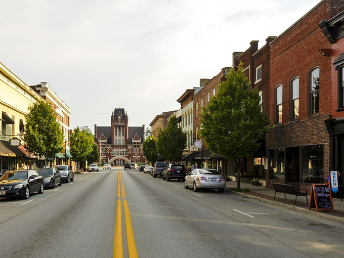 Downtown Bardstown welcomes you with its historic courthouse standing like a proud sentinel at the end of a perfectly preserved Main Street.