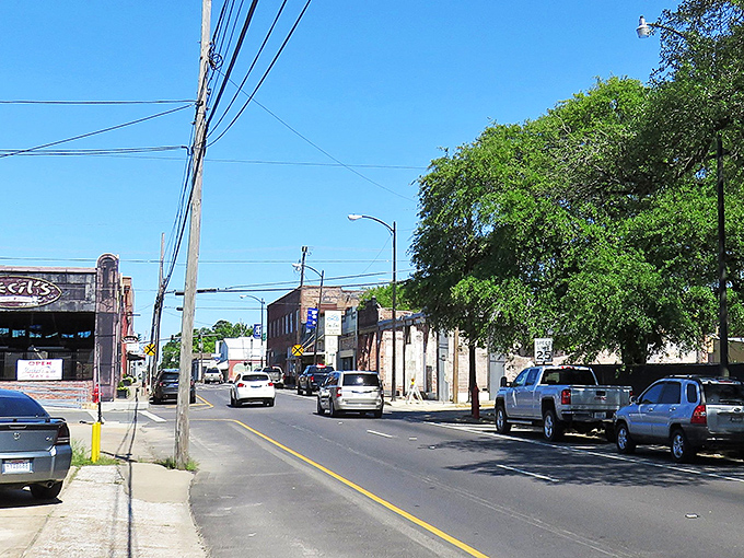 Main Street DeRidder offers that perfect small-town tableau where pickup trucks outnumber parking meters and nobody's in a hurry to get anywhere.