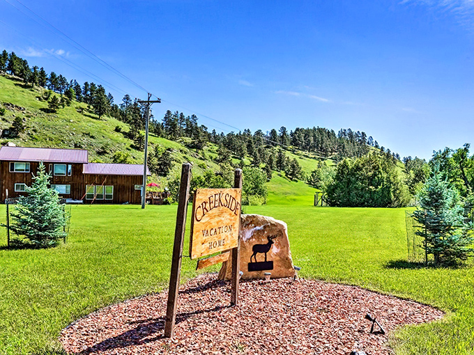 Rolling hills meet big sky country in Hermosa, where nature puts on a show that makes screensavers look like amateurs.