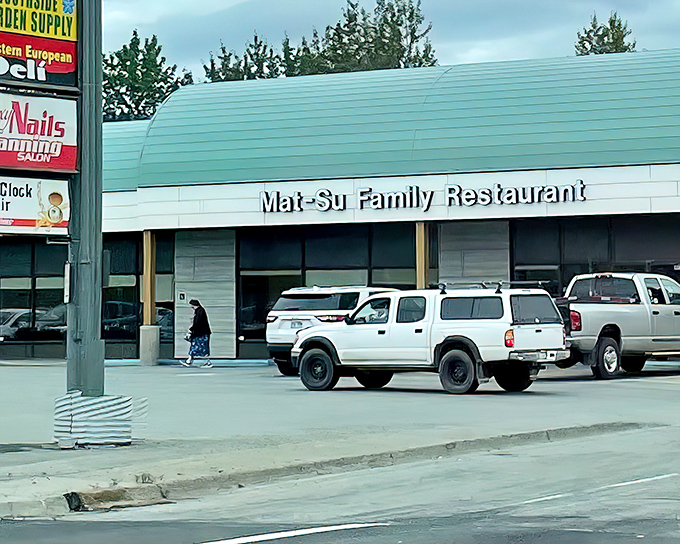 Where pickup trucks gather like faithful disciples – this Wasilla landmark has been feeding hungry Alaskans with zero pretension and maximum satisfaction.