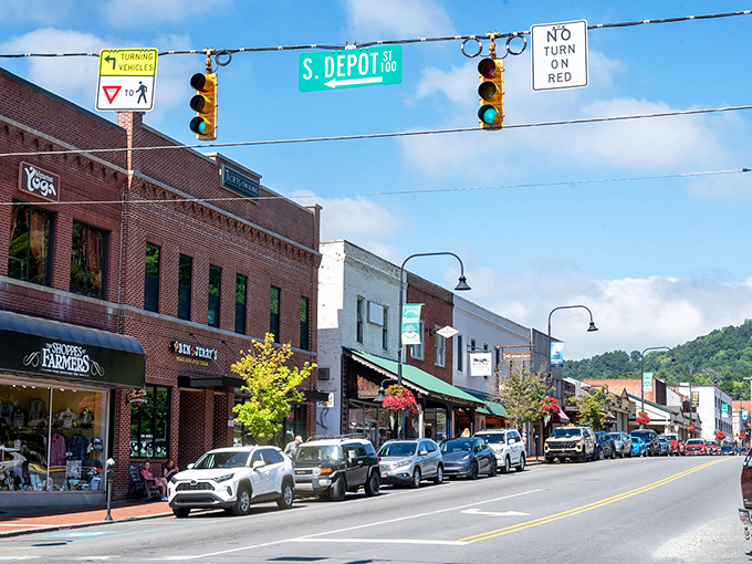 King Street's historic storefronts invite you to wander, shop, and pretend you're considering moving here&mdash;a thought that crosses everyone's mind.