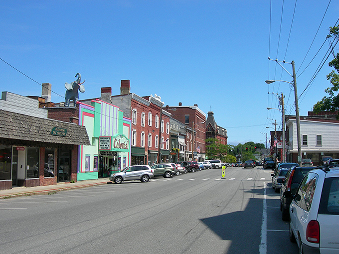 Small-town America at its finest&mdash;Belfast's Main Street offers that perfect blend of historic architecture and modern convenience.