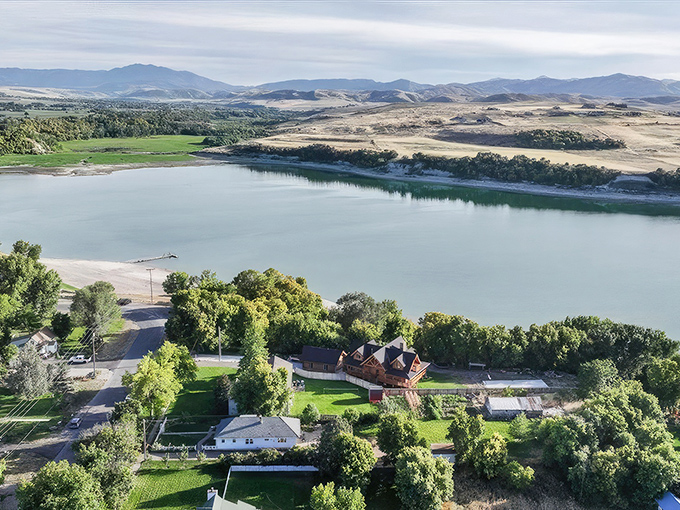 Hyrum's lakeside living isn't just a retirement dream&mdash;it's an everyday reality. Those mountain views and tranquil waters make "rush hour" sound like a quaint historical concept.