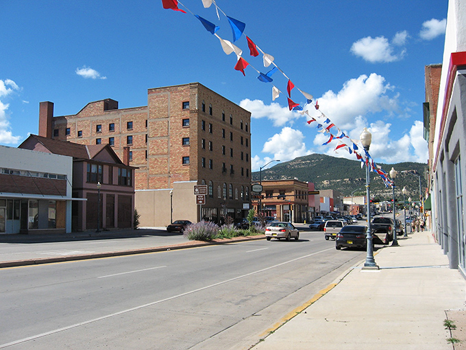 Raton's panoramic vista showcases nature's perfect backdrop for affordable living. Those mountains aren't just for show&mdash;they're your free daily entertainment.