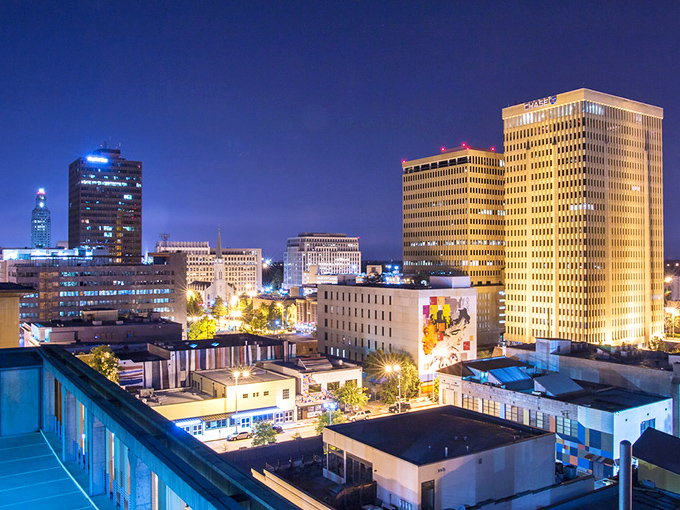 When night falls on Baton Rouge, the downtown district lights up with possibilities for entertainment, dining, and stress-free urban living.