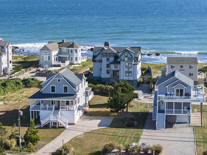 Beach house heaven where every window frame captures a million-dollar view. No filter needed when Mother Nature does the decorating.