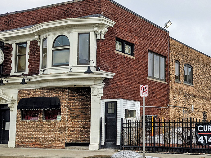 The unassuming brick exterior of Five O'Clock Steakhouse hides Milwaukee's worst-kept secret &ndash; a carnivore's paradise waiting behind that modest fa&ccedil;ade.