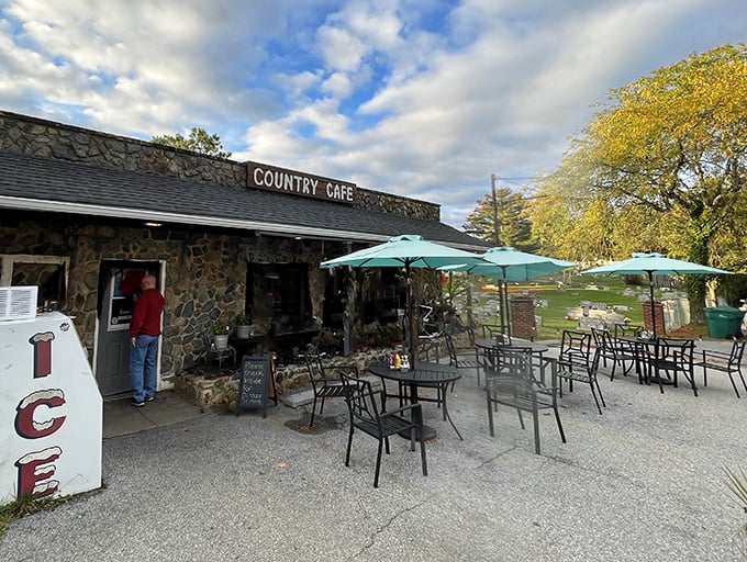 Stone walls that have witnessed countless breakfast epiphanies, the Country Caf&eacute; stands proudly with its teal umbrellas beckoning hungry travelers.