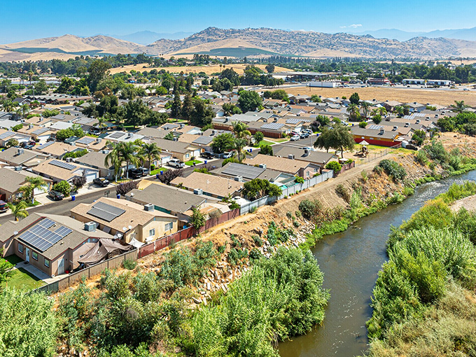 Residential neighborhoods with mountain views that would cost millions elsewhere come standard in Porterville. Here, your retirement fund stretches further than your panoramic vistas.