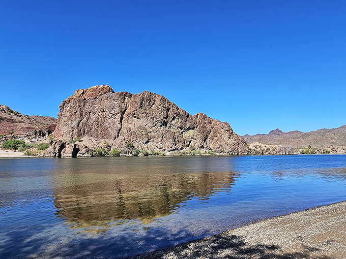Explore the beauty of this Arizona State Park! Perfect for camping and enjoying those breathtaking mountain and river views.