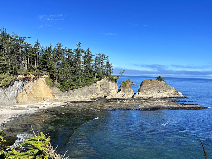 Those sandstone cliffs aren't just protecting the bay &ndash; they're nature's version of a luxury hotel's privacy walls.