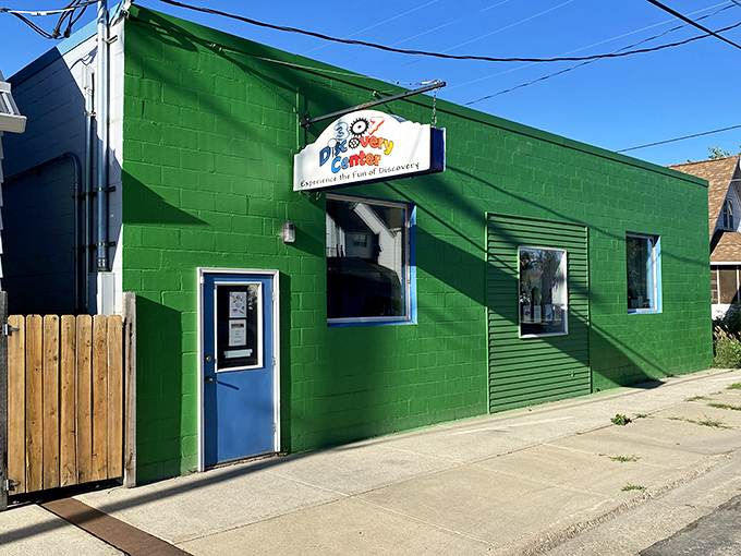 The 307 Discovery Center's vibrant green exterior is like that one friend who refuses to blend in&mdash;and thank goodness for that.