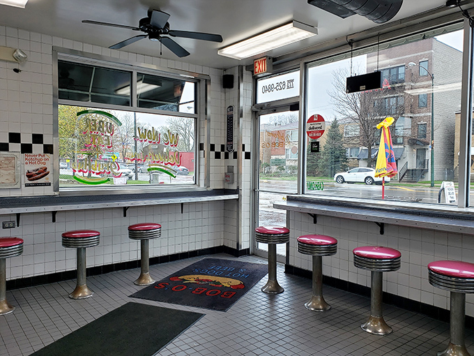 Counter seating that invites solo diners to become part of the Bob-O's community. The stools have heard every Chicago sports argument ever made.