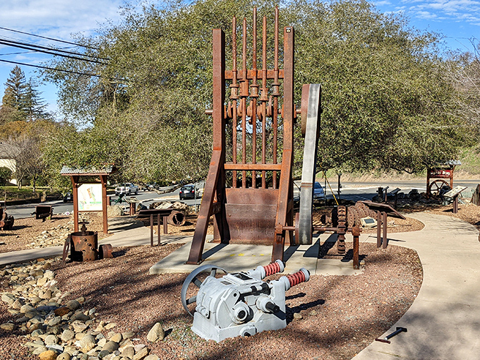 Miners' Bend Park displays the massive equipment that once moved mountains, making your gym's weight rack look positively adorable by comparison.