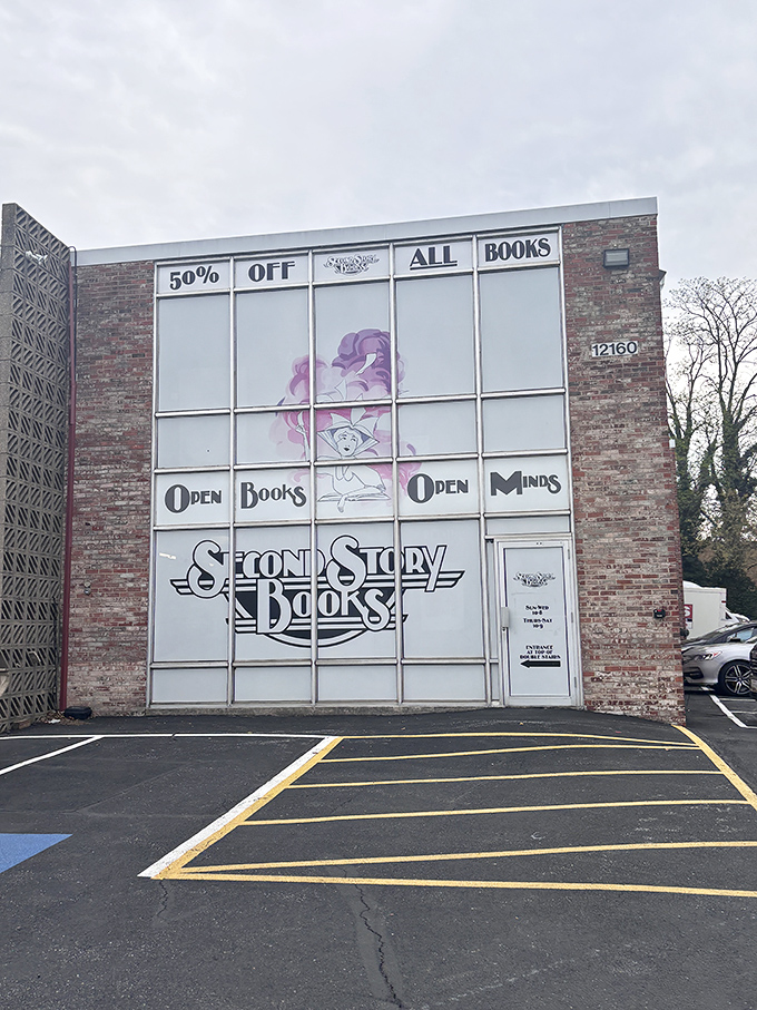 "Open Books, Open Minds" &ndash; a philosophy painted right on the building that delivers exactly what it promises.