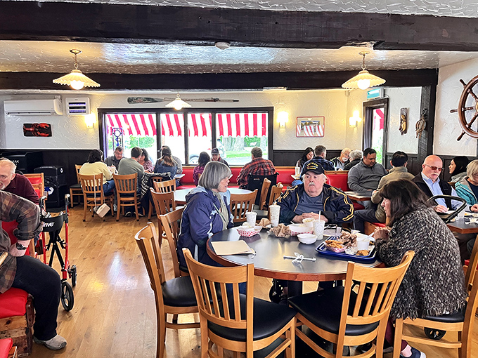 The dining room buzzes with the energy of happy eaters. Notice how nobody's looking at their phones&mdash;the food demands full attention.