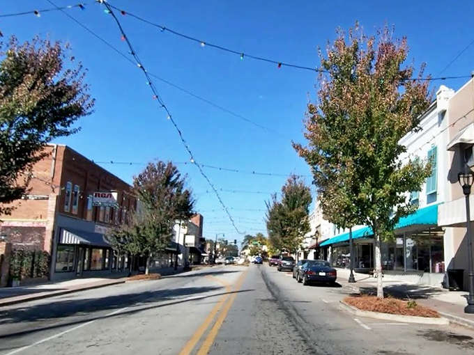 String lights crisscross above Cairo's downtown streets, creating a canopy of twinkling stars that guides evening strollers from shop to caf&eacute;.